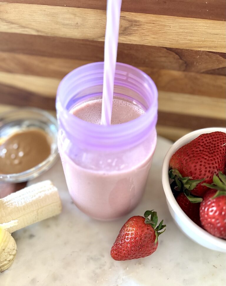 4-Ingredient Peanut Butter Strawberry Banana Smoothie Without Yogurt ...